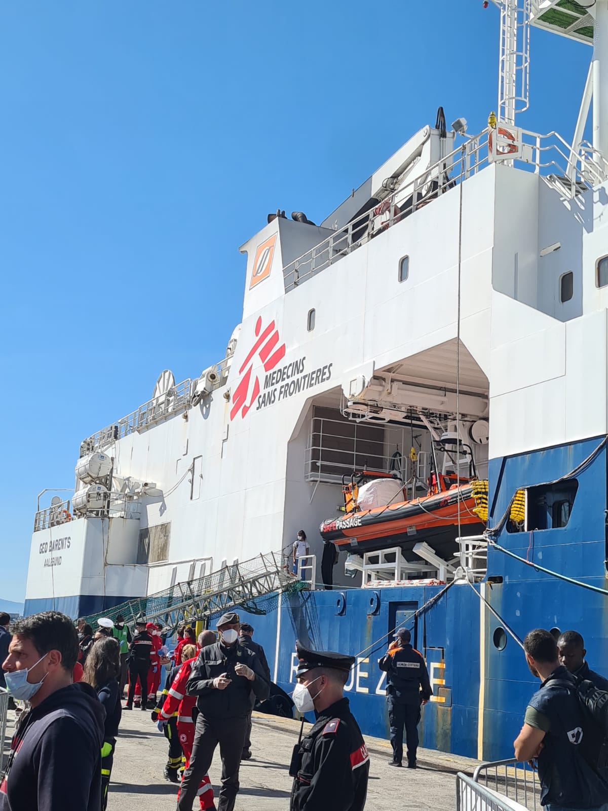 Accolta nel porto di Napoli la nave Geo Barents - Comune di Napoli